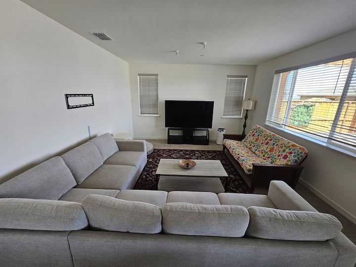 Stunning 3br Hollister Retreat - Hollister, CA