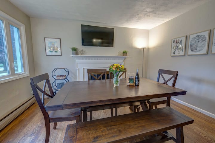 Spacious 4br Near Notre Dame | Families & Games - South Bend, IN