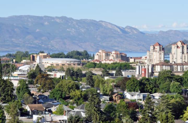 Two-bedroom House By The Lake In Downtown Kelowna - Kelowna