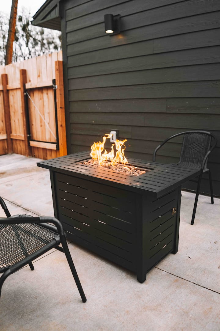 Brand New Stylish Mcm Studio - Grants Pass, OR