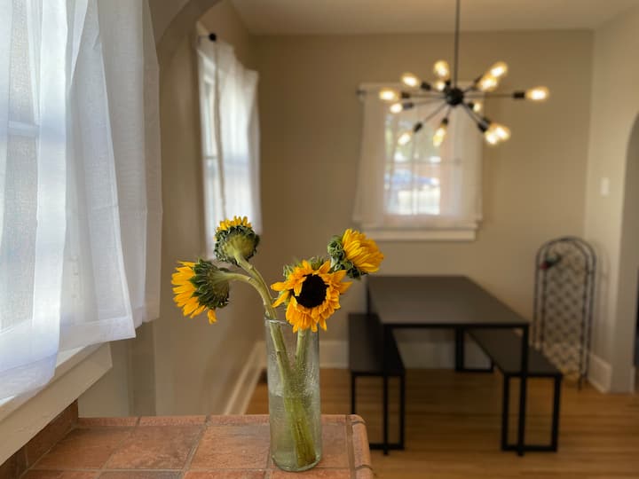 Nob Hill Area 2br/2ba King Bed+shaded Fenced Patio - Albuquerque, NM