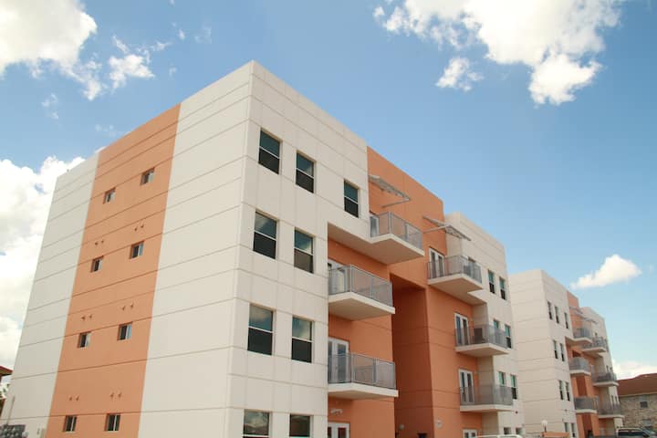 Ciro's Towers Executive Suites (Monthly Rate) - 拉雷多