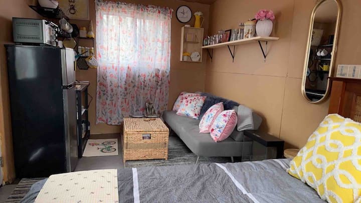 Welcome To The Bee Hive - Ontario 60