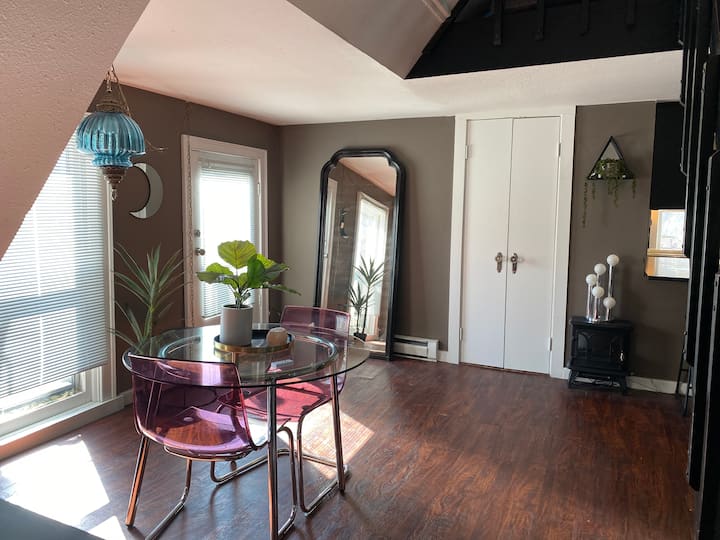 Private & Spacious City Park Loft With Balcony - Denver, CO