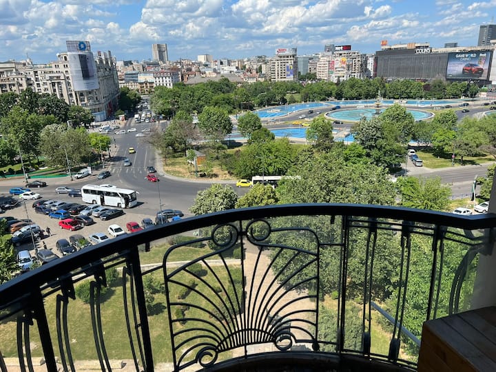 Skyline Retreat: Dream House In Unirii Square - Bukarest