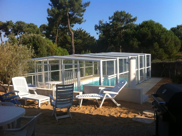 Maison Avec Piscine Privée Couverte à Bretignolles - Brem-sur-Mer
