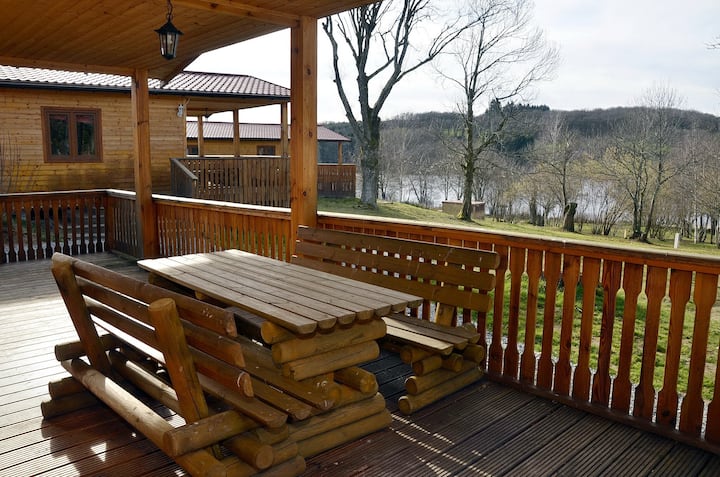 Un Grand Chalet, éQuipé, Chauffé Au Bord D'un Lac - Lac de Saint-Pardoux