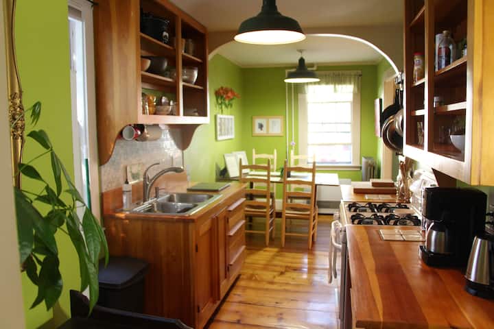 Cozy West End Apartment Minutes From The Old Port - Portland, ME