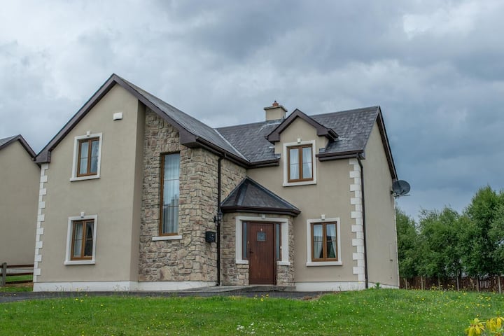 Carrick On Shannon - No.4 Cnoc Na Si Self Catering - Leitrim Village