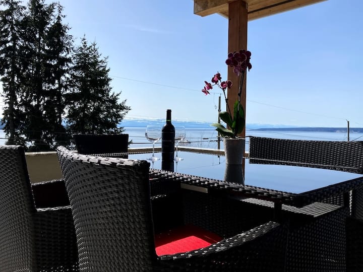 Luxury Oceanview Home In Westview - Powell River