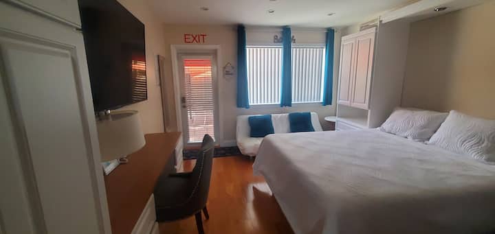 Gorgeous Unit Close To Beach With Pool - Hollywood, FL