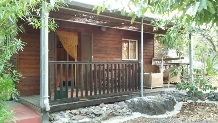 Bungalow Dans Un Jardin Proche De La Plage - Saint-Gilles, Réunion