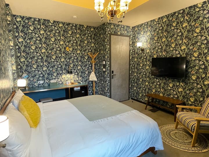 城隅5f-2  Taichung/乾淨/設計老宅/交通方便/熱鬧景點/可長住/可寵 - 台中市