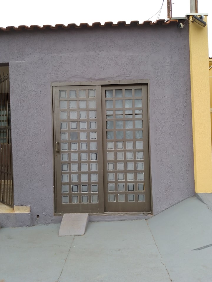 Casa Pequena Na Vila Planalto, 5 Minutos Do Centro - Campo Grande