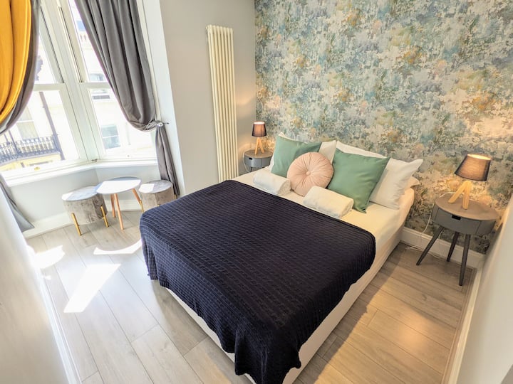 Stylish Double En Suite With A Sea View - Brighton and Hove
