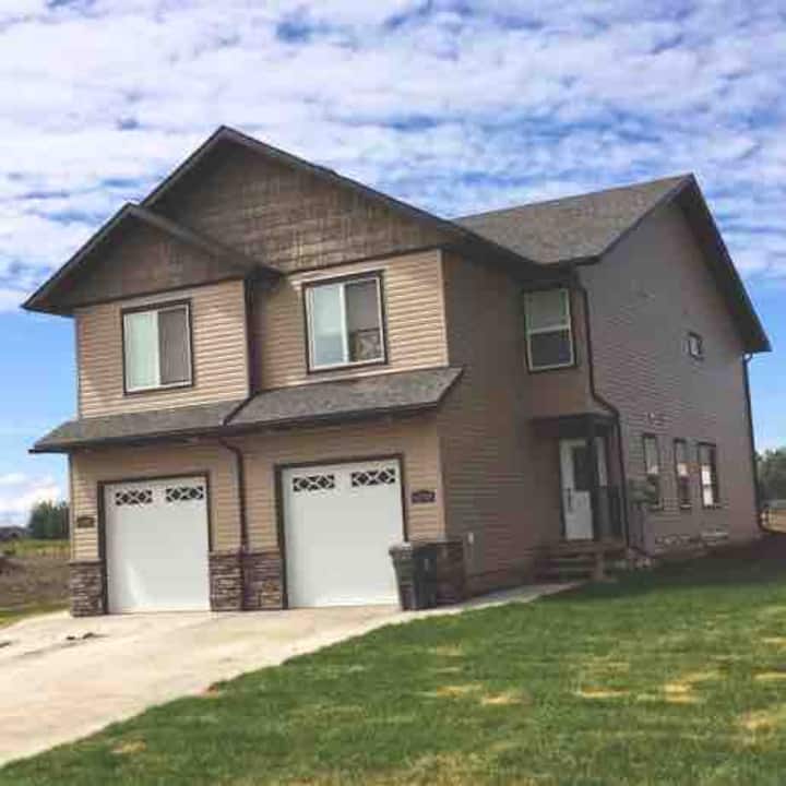 3 Bedroom Half Duplex - Fully Furnished - Fort St. John