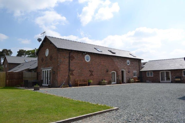 The Hay Barn - Whitchurch