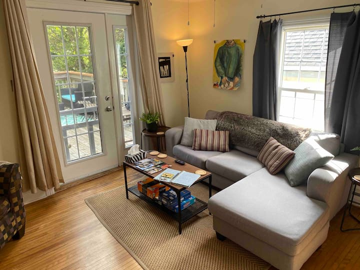 Sunny Comfortable Well Located W/ Private Parking - Halifax, Canada