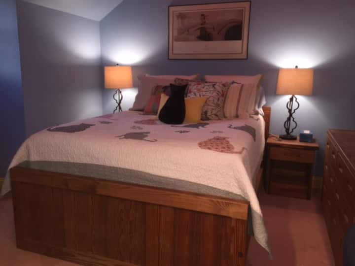 Single Bedroom W/
 Multiple Beds Sleeps 1-5 People - Lewisburg, WV