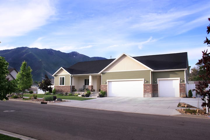 Spacious & Comfortable 2 Bdrm Modern Cottage Apt. - Springville, UT