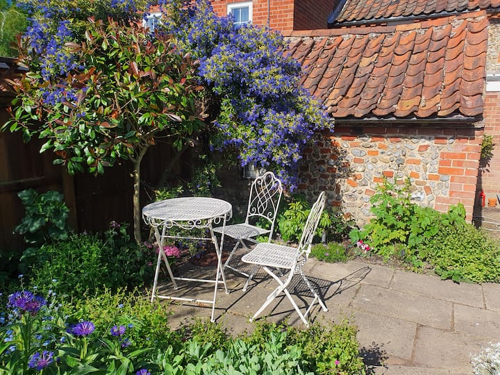 Delightful Grade 2 Listed Cottage In Letheringsett - 홀트