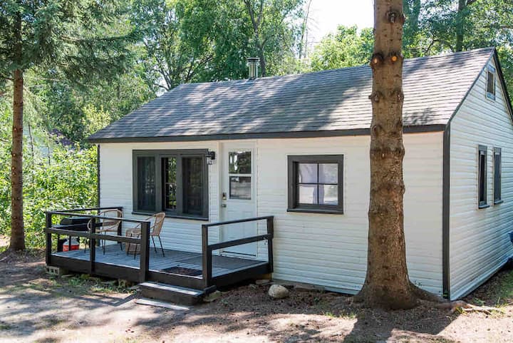 Hydrus Cozy 2 Bedroom Cottage - Rosedale