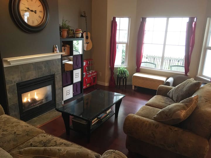 Spacious Four Bedroom Home By River - Coquitlam