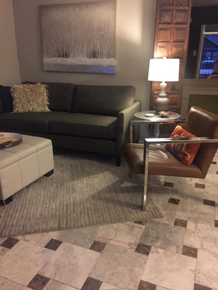 Marble Floors And Tiled Shower In Oaklawn 107 - Dallas, TX