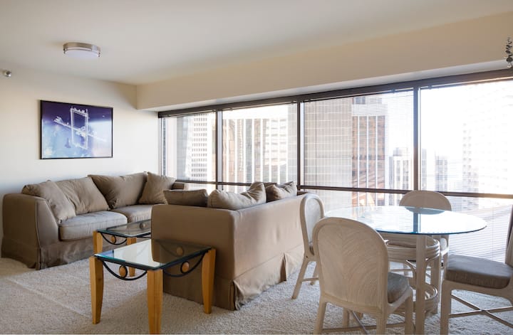 Urban Class With Harbor View - Honolulu