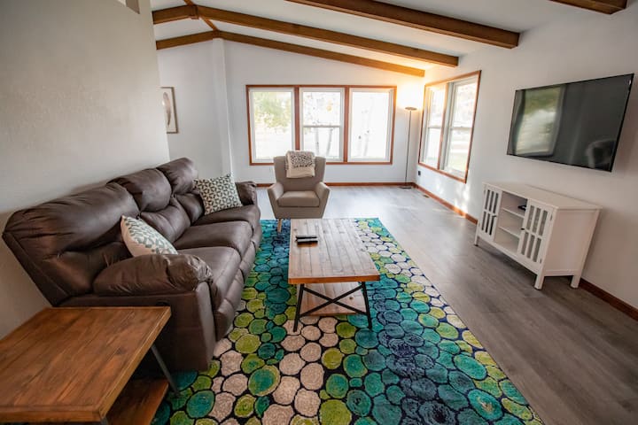 Family Friendly, Quiet & Comfy 3br Home North Area - Colorado Mesa University, Grand Junction