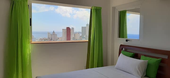 Habana Y Mar. "Free Internet 24 Hours " - Havana