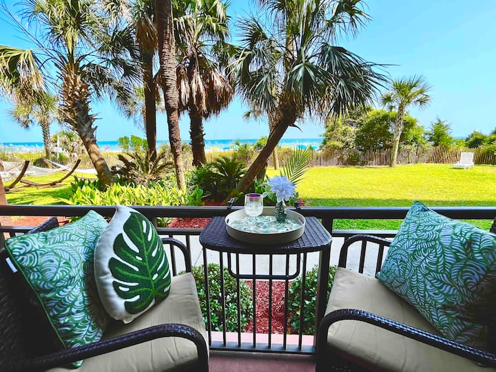 Tropical Oasis~walk Out 2 Beach~direct Oceanfront - Myrtle Beach