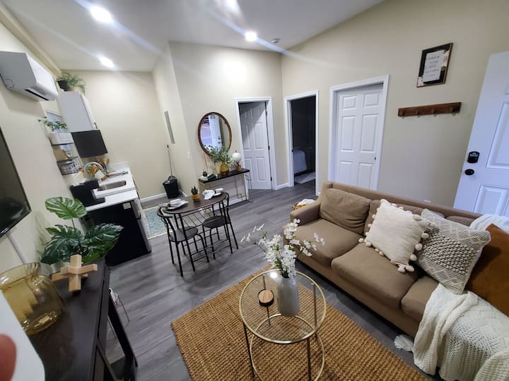 Hermosa Casa Independiente - El Cajon, CA