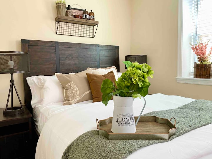 *Rustic Retreat* Suite W/privatebath Near Downtown - Philadelphia, PA