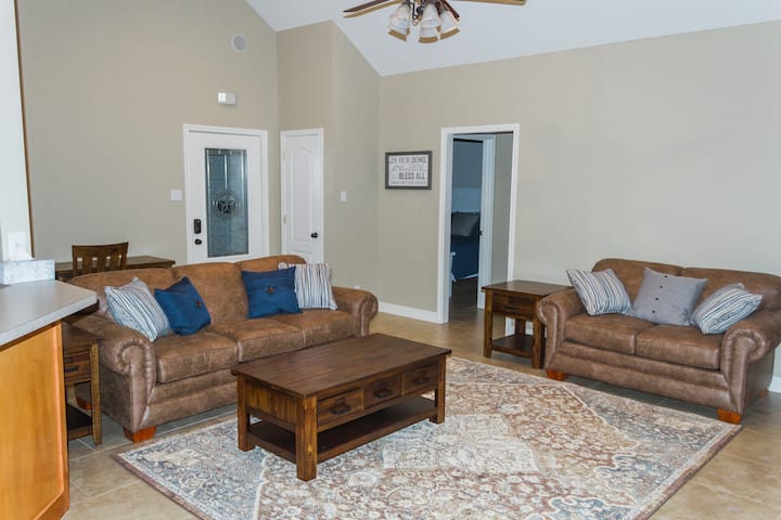 Charming Home Steps Away From The City Square! - Gainesville, TX