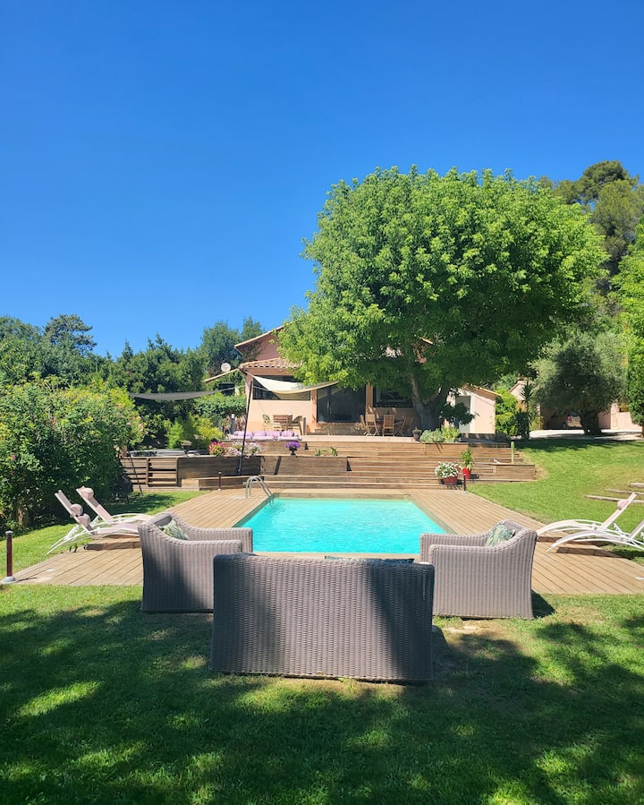 Soleil, Farniente, Et Douceur De Vie En Provence.. - Aubagne