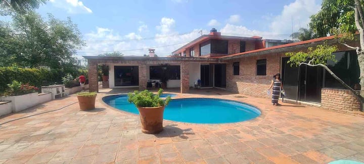 Linda Casa Con Alberca En Cuernavaca Morelos - Cuernavaca