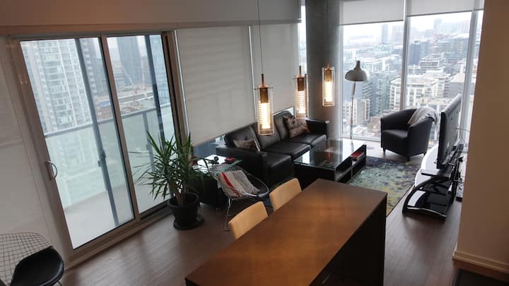 Downtown Corner-unit Condo With Stunning Views - Toronto