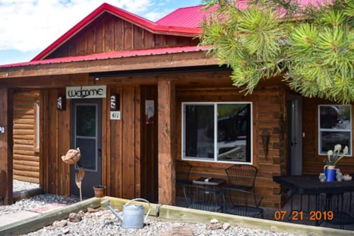 The Red Roof = A Cozy Destination Getaway! - White Sulphur Springs, MT