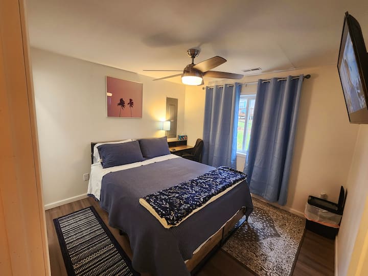 Master Suite With Private Bathroom & Jacuzzi Tub! - Whitmore Lake, MI