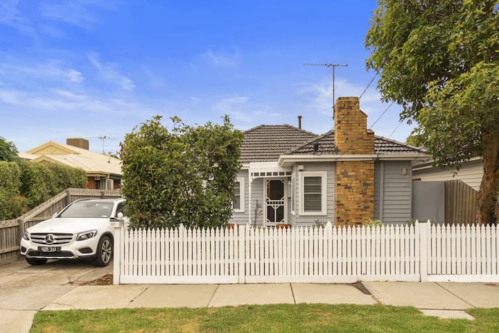 Abode On Adeney /Free Wifi / Pet Friendly !! - Melbourne