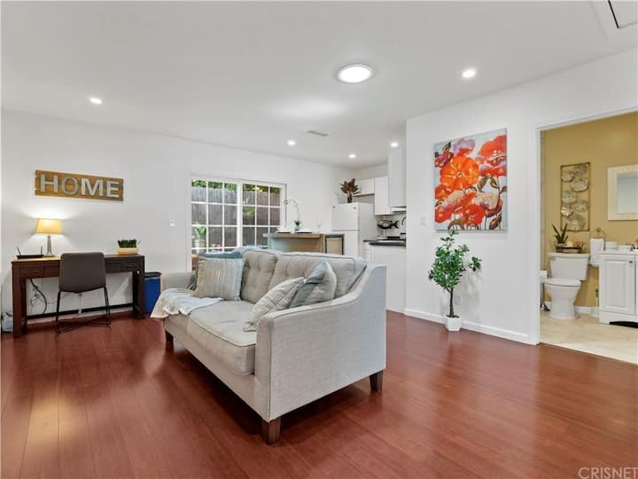 2 Br Private Guesthouse | Patio+pool | Wash+dry - Los Angeles, CA