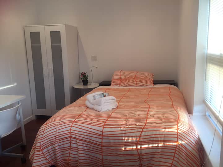 79ac Parkside Sunny Rm-w/priv. Ba/shared Kitchenet - San Francisco, CA