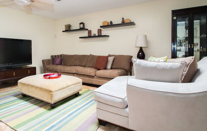 Spacious 2bd/ba Home - Central D/fw - Bedford, TX