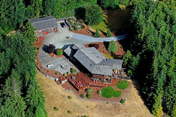 Bandon Inn/golfers Lodge-putting Greens &Sand Trap - Bandon, OR