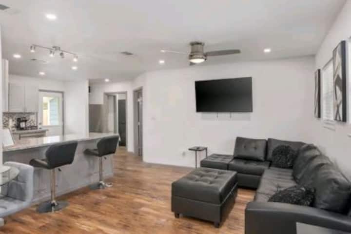 Modern 4 Bedroom Home, Plenty Of Parking! - Lake Charles, LA