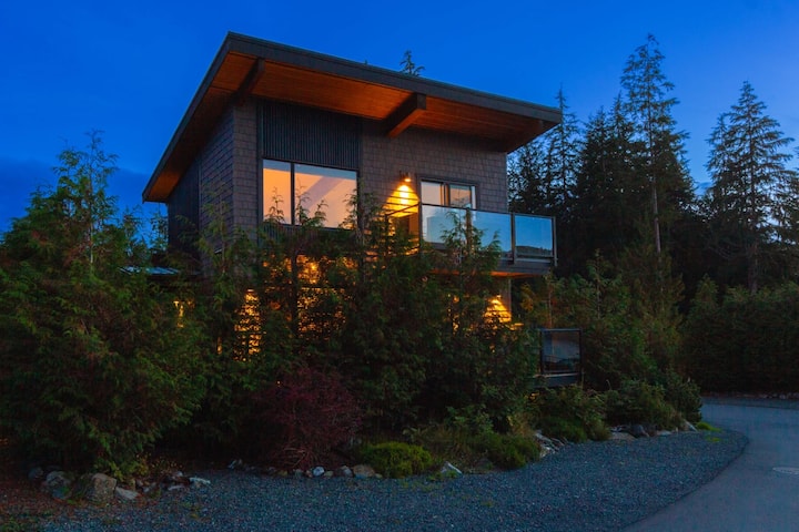 Stunning Ocean View Cottage - 3 Bedroom - Port Renfrew