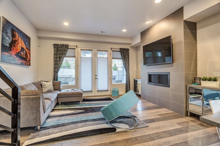 Stunning SLC Loft & Rooftop Deck, Perfect Location - Townhouses for ...