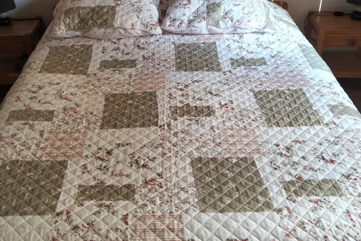 Chambre Dans Notre Maison De Village - Valréas