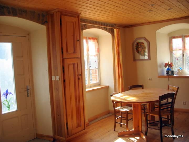 Ferme   Rénovée Dans Joli Village - Haute-Loire